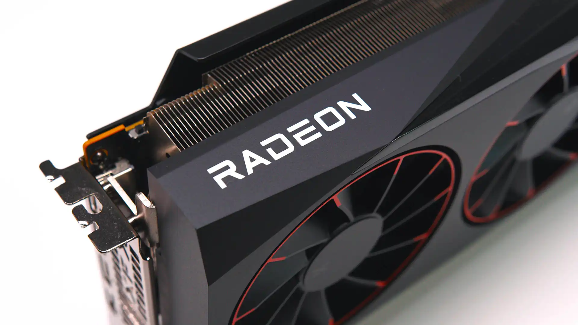 XFX Quicksilver Radeon RX 9070 XT Magnetic Air Edition